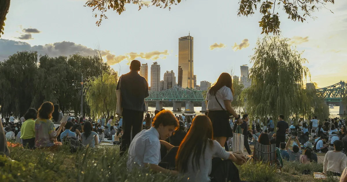 How to Make Friends in Chicago as a Newcomer: Best Places and Tips